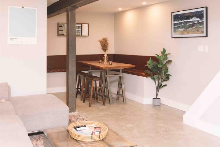 Spacious Modern 1 Bdrm Suite - Trendy Toronto Area - Toronto