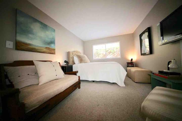 The Big Beach - Two Private Suites (2+2!) - 