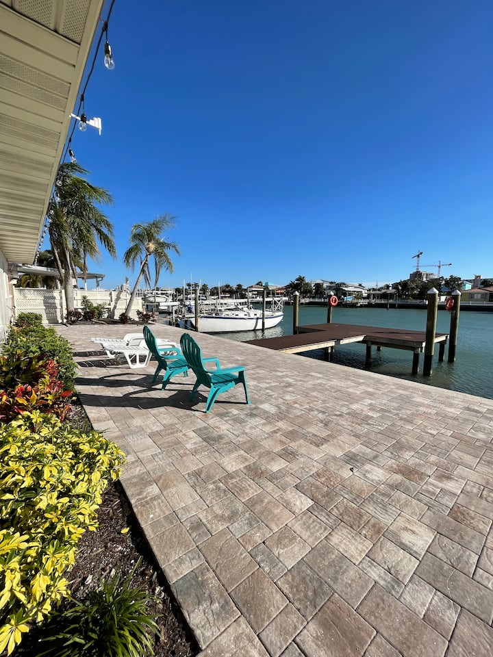 Anchors Up #3, Walk To Beach, 1 Bed/1 Bath - Clearwater Beach, FL