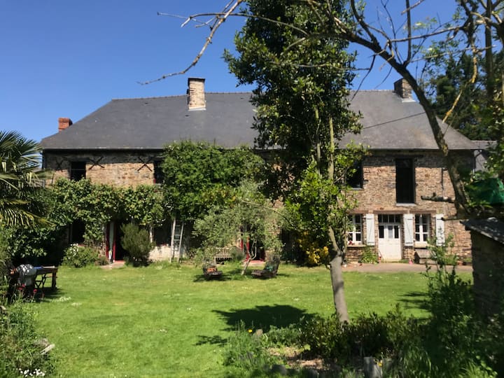 Grande Maison à La Campagne Avec Grand Jardin - Pipriac