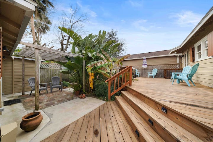 3 Blocks To Beach & Pleasure Pier! Photo Op Wall - Galveston Island, TX