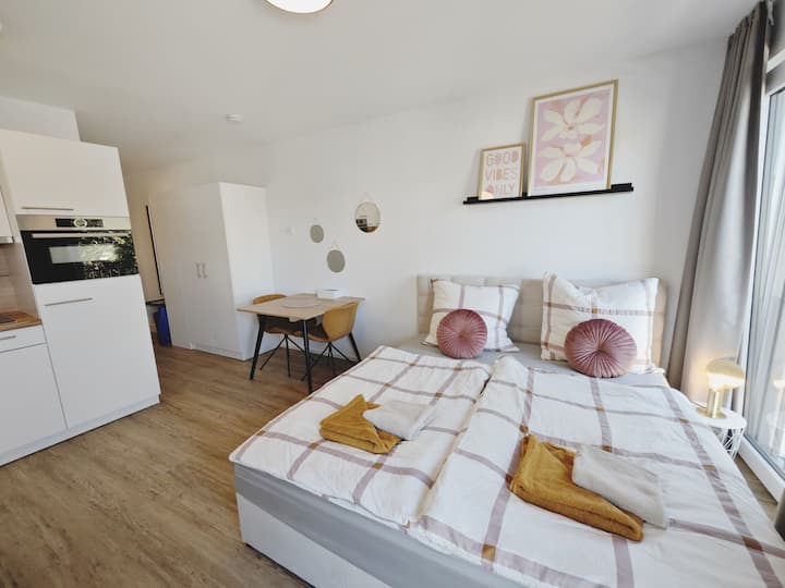 *Casa Happy-zentral-outlet-parkplatz-aufzug-unique - Metzingen