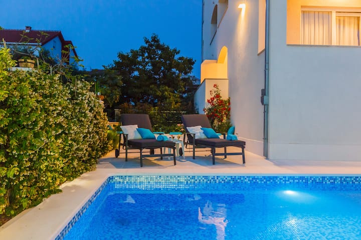 Luxury Villa Katja**** - Okrug Gornji
