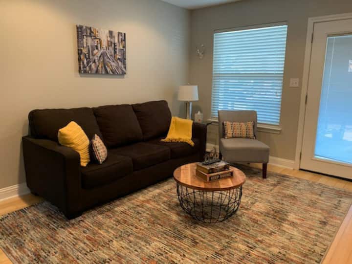 W. 6th Condo, Walk Everywhere + Free Parking - Austin, TX