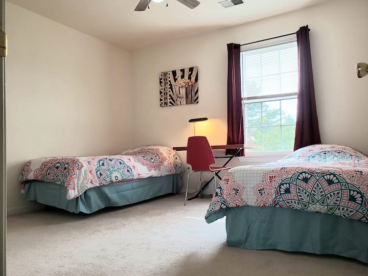 (R1) Private Room
In Big Single House - Manassas, VA