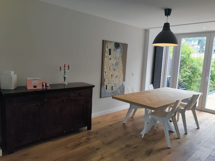 5 Star Family Home Near Beach/ Amsterdam & Parking - Leiden