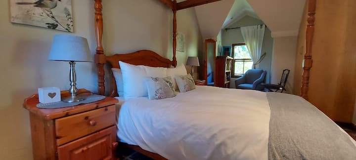 Private & Peaceful Garden Cottage - George