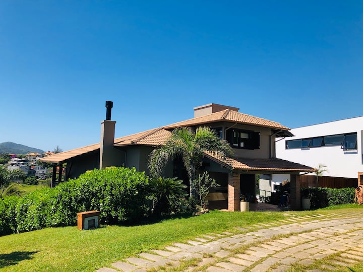 Casa Com 4 Suítes E Vista Para O Mar - Morrinhos - Garopaba