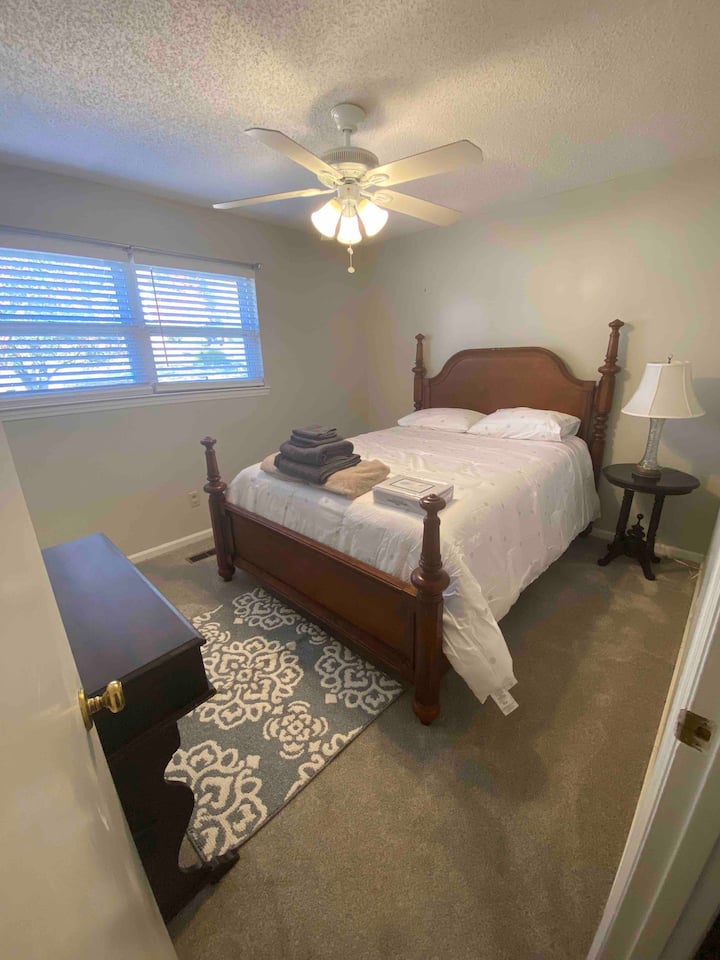 Sunshine-filled Cozy Home, Private Bed And Bath - Hoover, AL