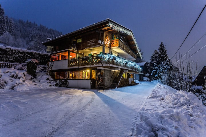 Central Ski-in Ski-out 7 Bed Chalet With Hot Tub - Morzine