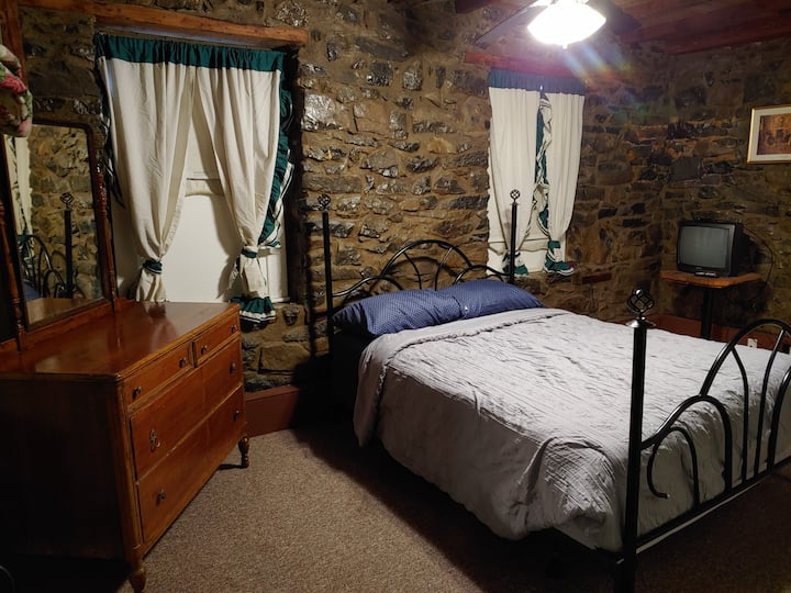 Stagecoach Stop Room Seipsville Room 1 - Easton, PA
