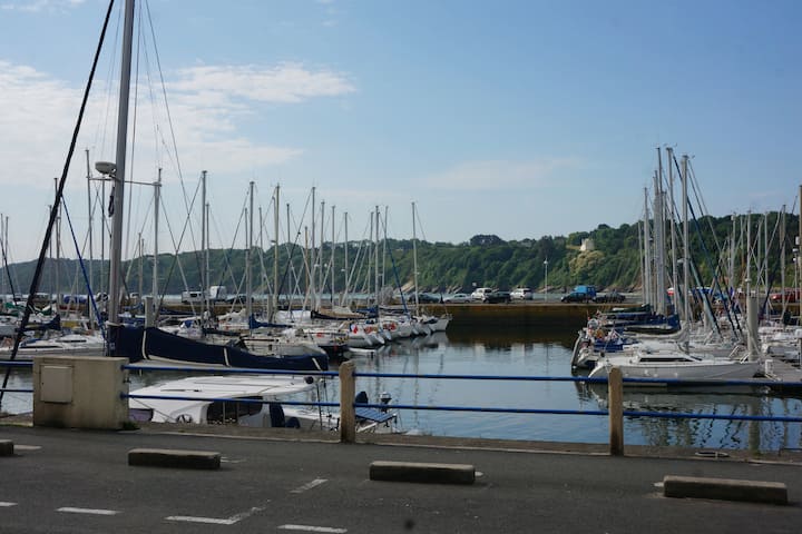 De Plain Pied Sur Le Quai, Face Au Port - Binic