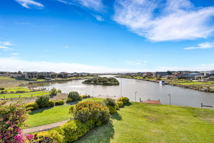 Hindmarsh Island Water Front Home, Stunning Views - Hindmarsh Island