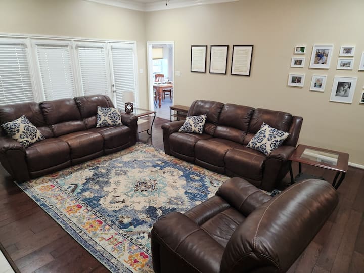 Family & Kid Friendly 4 Bedroom - College Station, TX