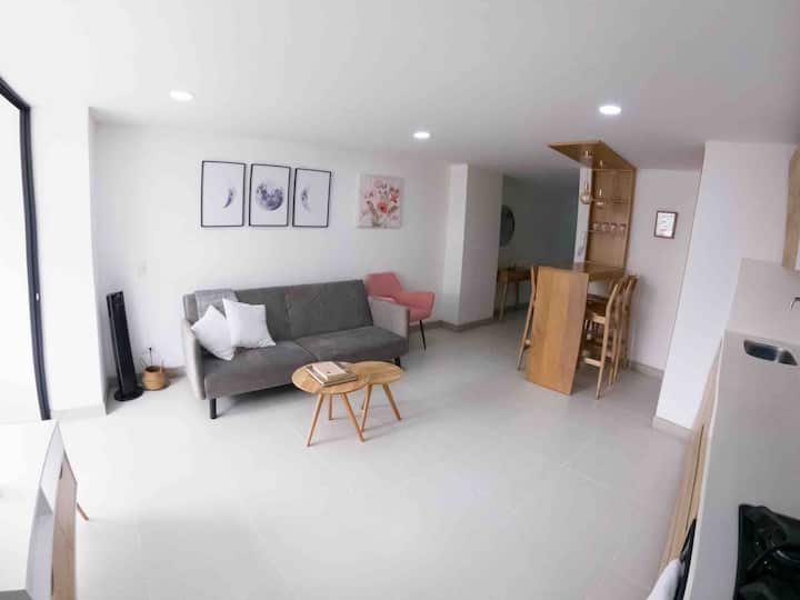 New Apto In Convenient Location With Parking - Medellín