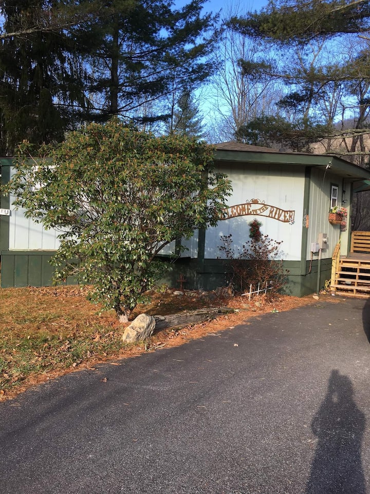 Rivers Edge Cabin (Formerly Missionary Cabin) - Banner Elk, NC
