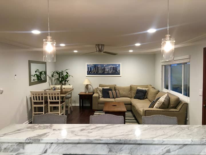 Walk To Beach 2 Bed/2 Bath With Steam Room - Manhattan Beach, CA