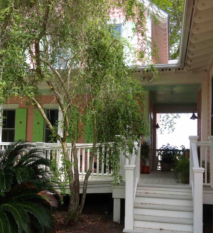 Beaufort, Sc.  Waterfront, 1st Floor Cottage Apt. - Beaufort, SC