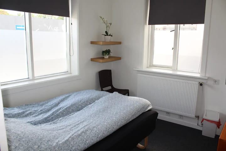 Byo Double: 1 Dbl Bed For 2 Persons (No Blankets) - Reykjavík