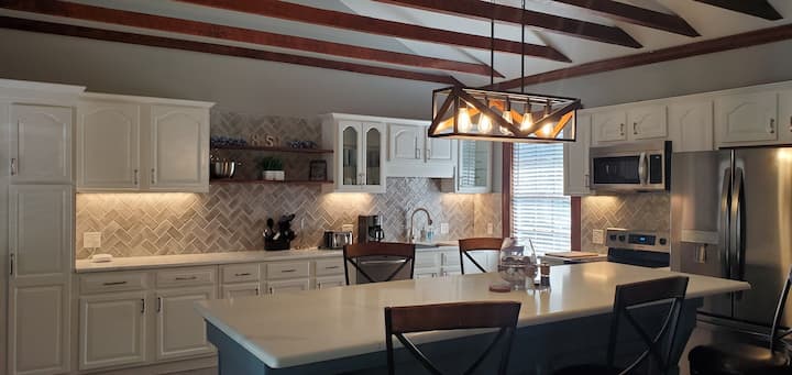Beautiful Home Close To Downtown, Beach & Shopping - Pensacola, FL