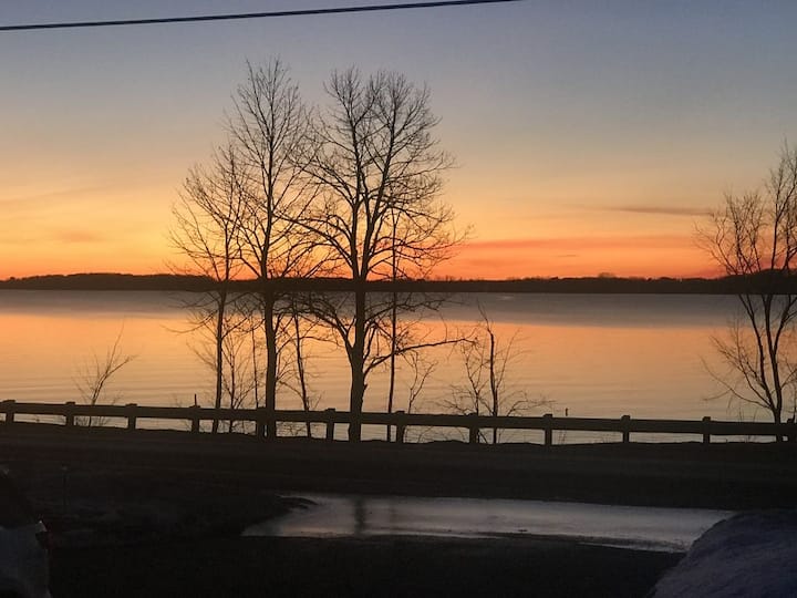 Spectacular Views, Prime Location, Sleeps 10 - Suttons Bay, MI