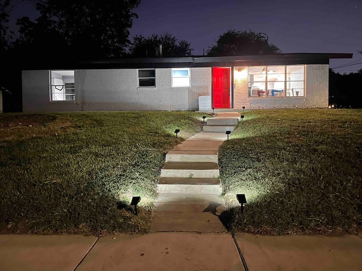 Cheerful Cozy House In The Medical Center. - San Antonio, TX