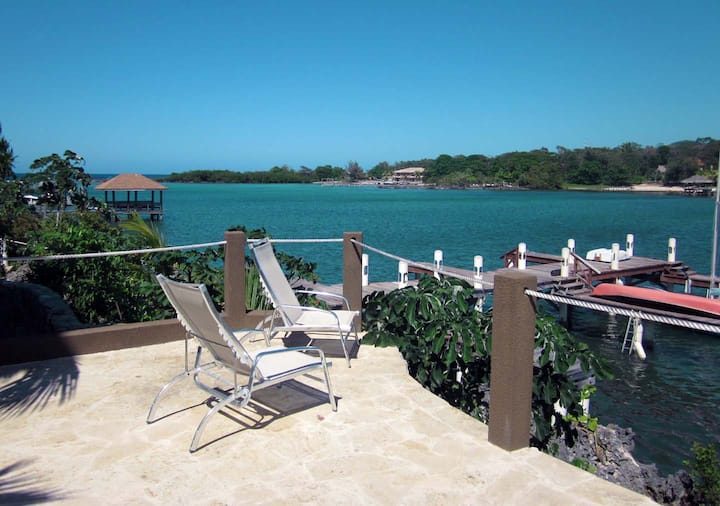 Luxury Waterfront 3 Bedroom Condo W/ Pool And Dock - Honduras