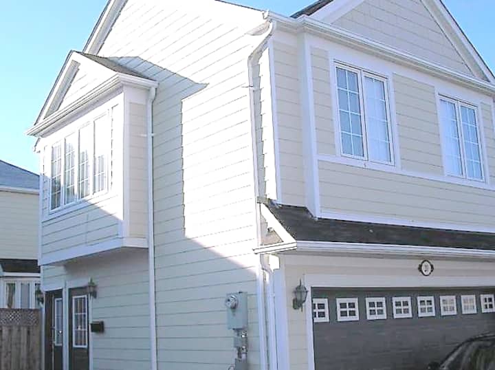 Private Bright & Modern Coach-house - Markham