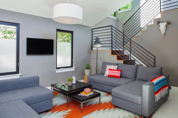 12 Beds / 2 Modern Homes Downtown - Town Lake, Austin