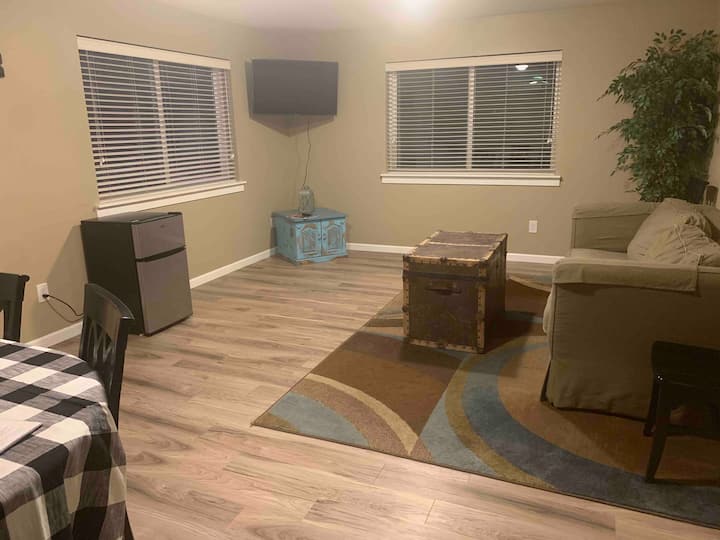 Quiet Units On A Rural Small Ranch Type Setting. - Klamath Falls, OR