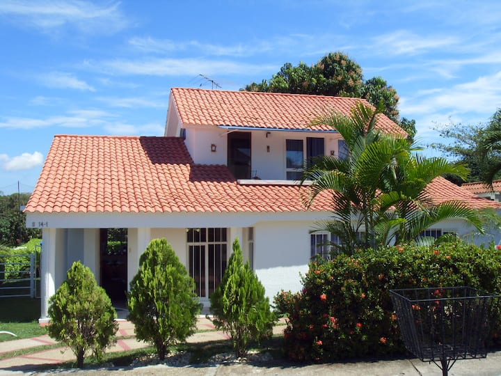 Casa En Condominio La Estancia - Hermosa Vista - Melgar