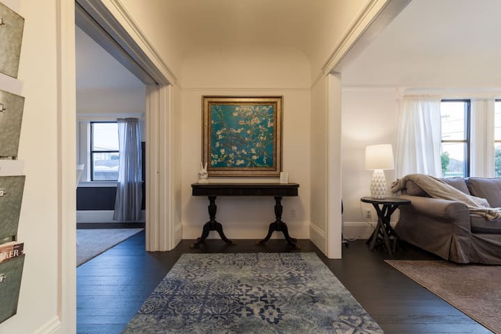 Oakland  Berkeley Border Near Temescal & Bart - Oakland, CA