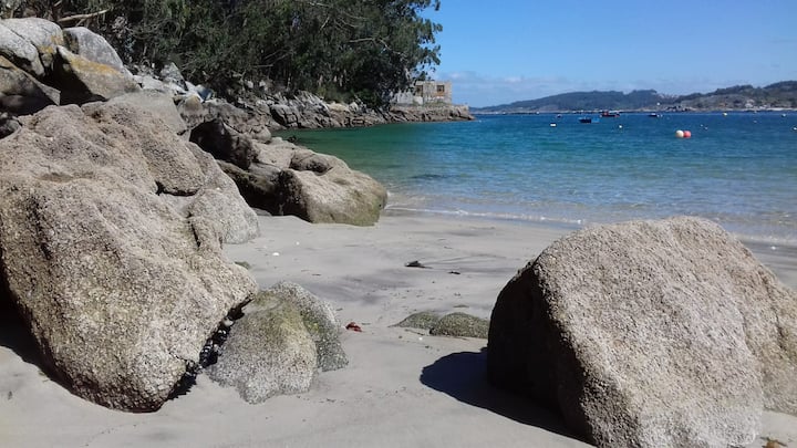 Caravana A Pocos Metros De Una Playa Hermosa. - Cangas