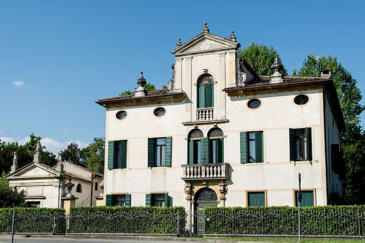 Eighteenth-century Villa With Garden - Padua