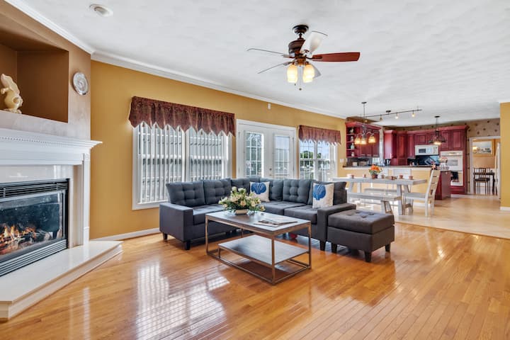 Home Sharing: Luxurious 3600sf 6br 4ba Home - Virginia Beach, VA