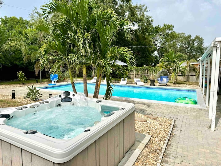 Lux House & Big Pool, Mini Golf - Clearwater Beach - Clearwater, FL