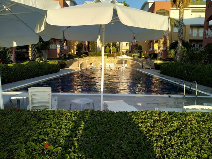 Modern And Fully Furnished 2+1 With Swimming Pool - Side