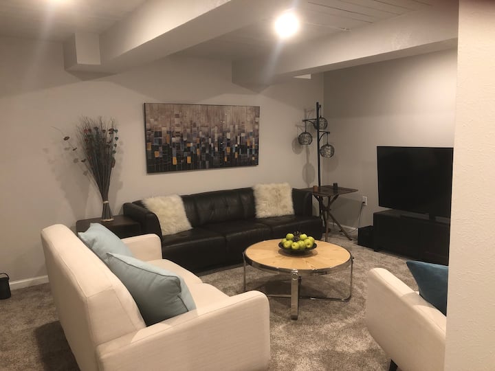 Practical One Bedroom Unit Near Downtown Littleton - Littleton, CO