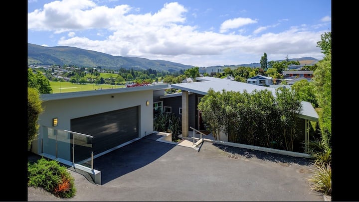 Modern Town House - Saint Clair