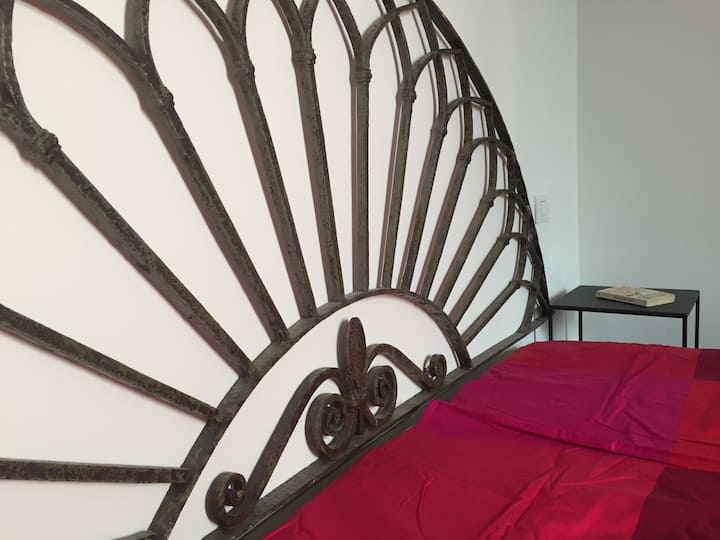 To Mr. Paolo - Ruby Room - Cremona