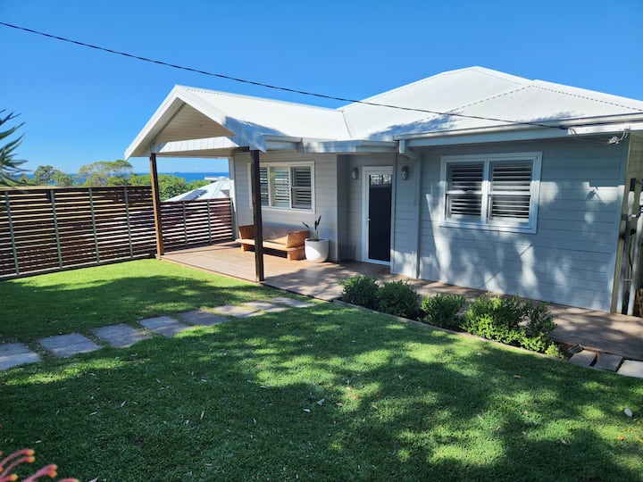Casual, Comfy Family Home In Beautiful Thirroul. - Wollongong