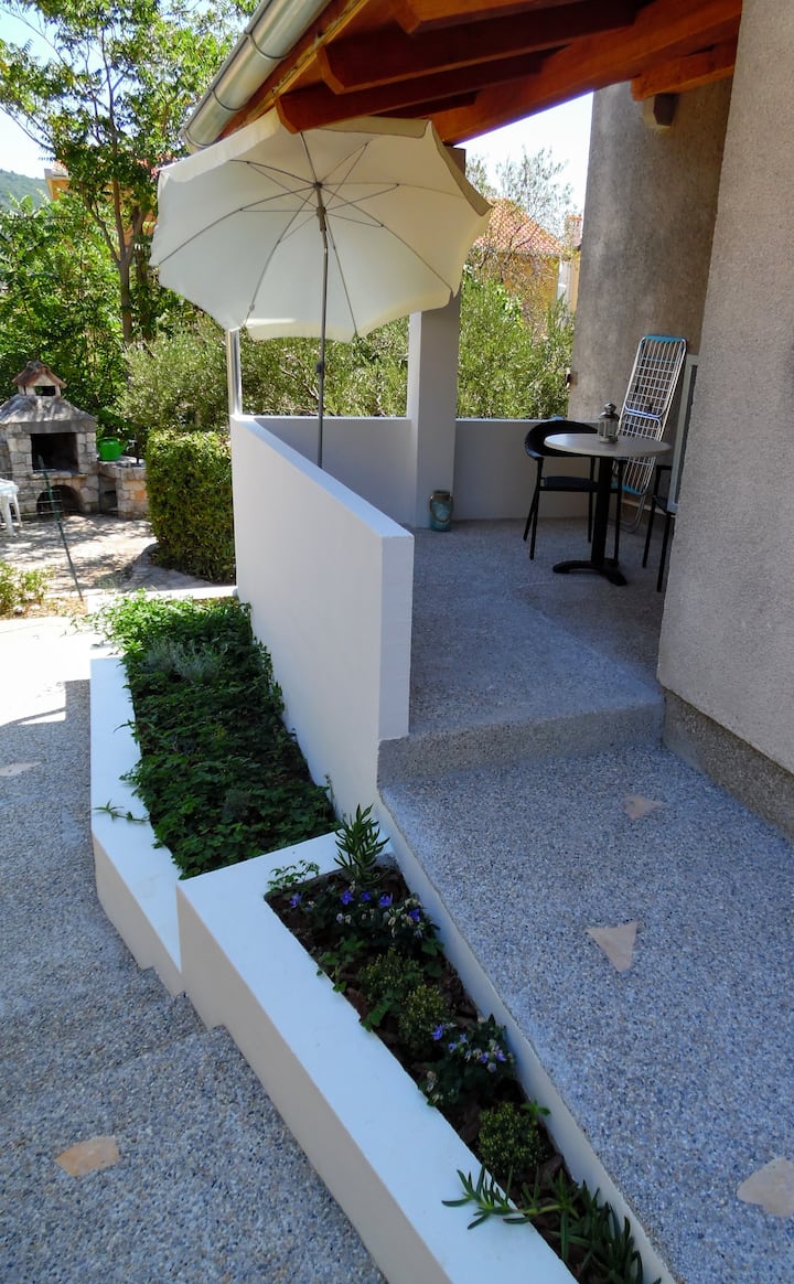 Cozy Apartment With Garden Terrace For 2 - Cres