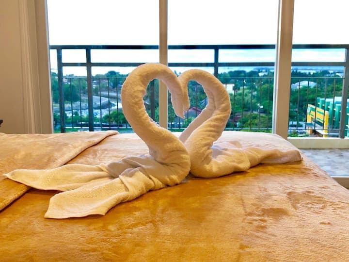 Seaview Studio Apartment With Balcony - Bacolod