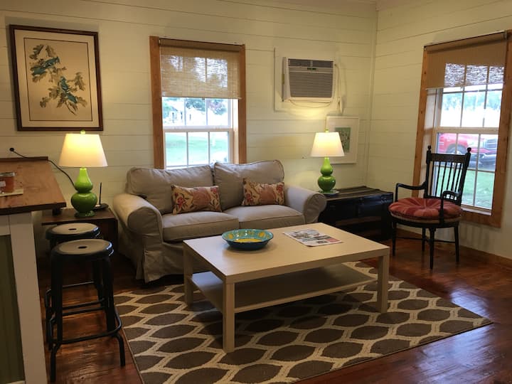 “Bo's" Historic Farmhouse/1 Pet❤️free/7 Min D’town - Southland Casino Hotel