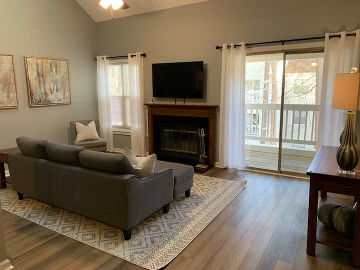 Bright Lofted Condo|fenton|long Stays - Raleigh, NC