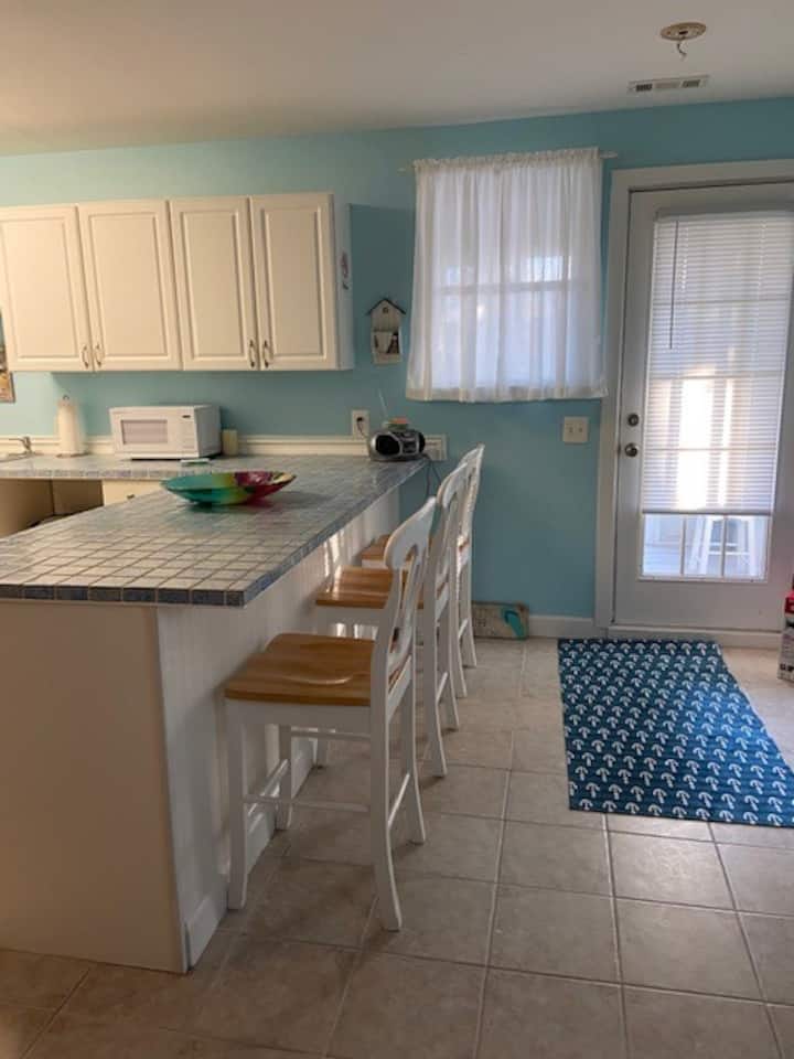 Atlantic Beach Bungalow...steps From The Beach - Atlantic Beach, NC