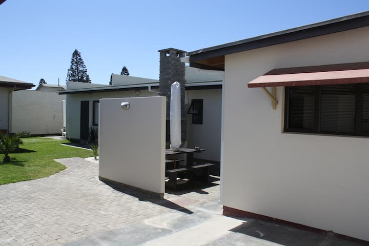 Atlantic Guesthouse Self Catering Family Unit - Swakopmund