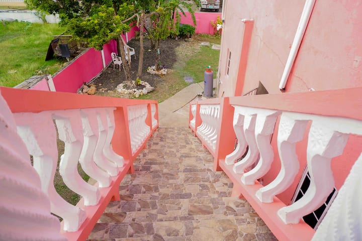 A Taste Of Ja. Lavern’s Place All Room Up Stairs - Ocho Rios