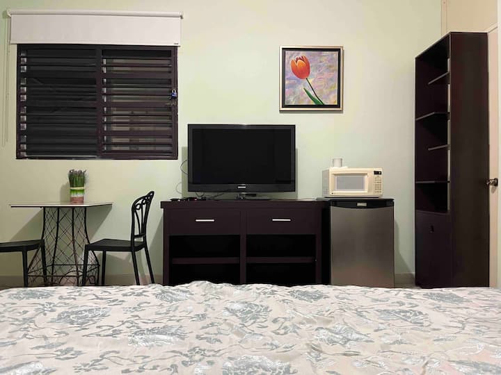 Cuarto Con Cama King Y Mini Split. Entrada Propia. - Monterrey