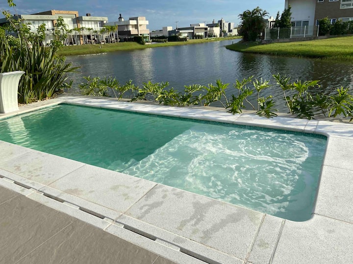 Casa Em Condomínio Fundos Lago ( Riviera) - Brazil